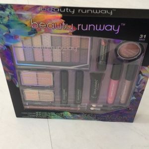 Beauty Runway | Makeup | Brand New Beauty Runway 3piece Makeup Set ...